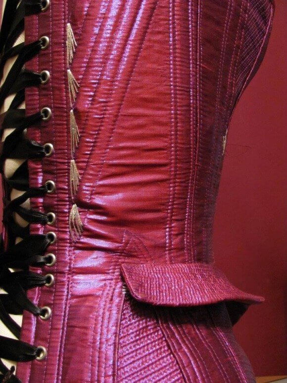 Corset Talk: The Wonderful World of Flossing