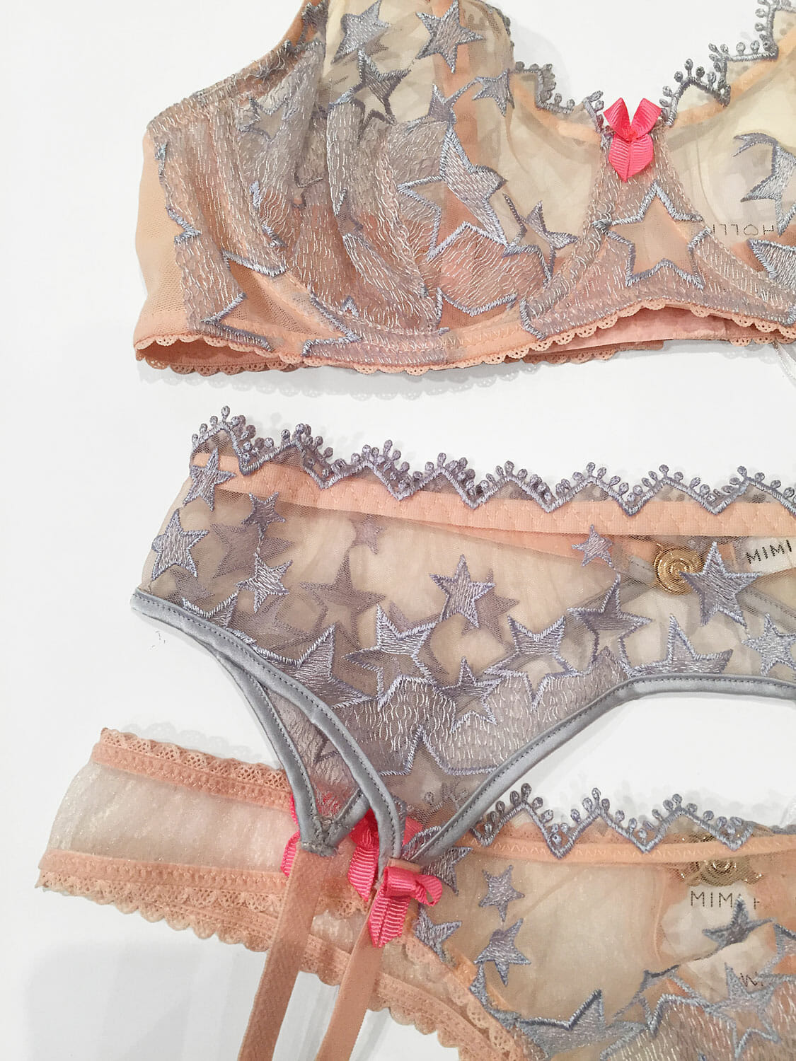 Autumn/Winter 2018 Lingerie Trends: Graphic Lace, Earthy Colors & Birds