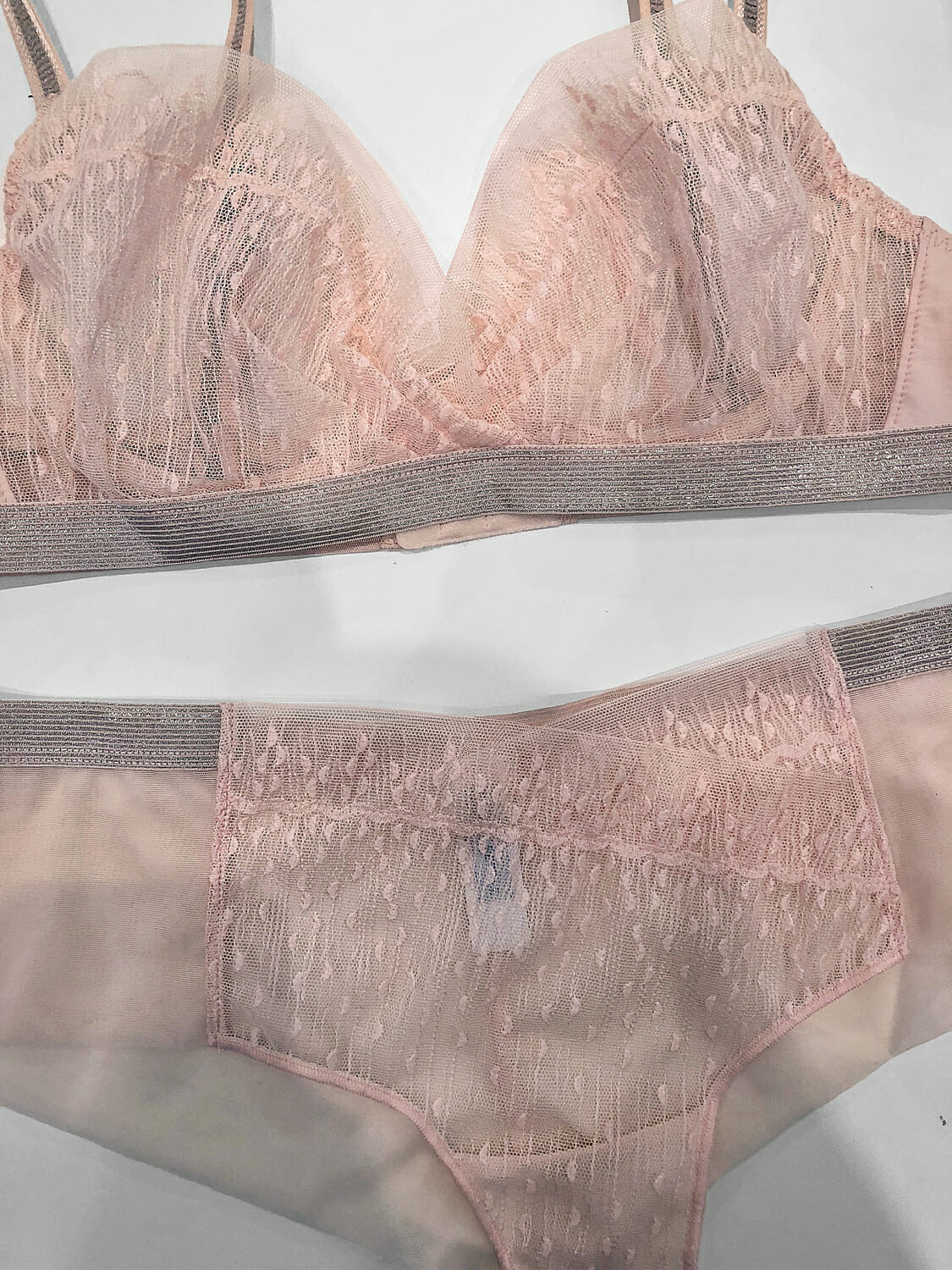 Autumn/Winter 2018 Lingerie Trends: Graphic Lace, Earthy Colors & Birds