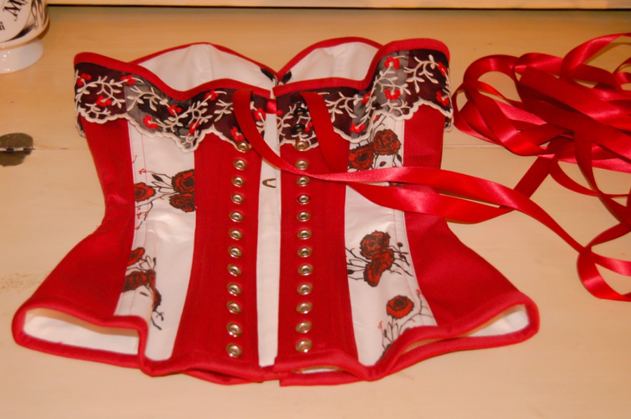 How to Lace a Corset: V Method + Bunny Ears