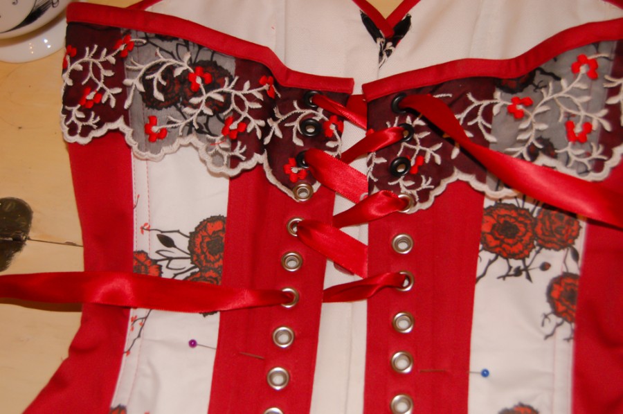 How to Lace a Corset: V Method + Bunny Ears