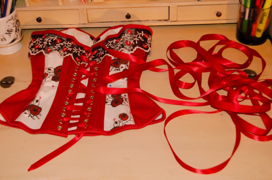 How to Lace a Corset: V Method + Bunny Ears